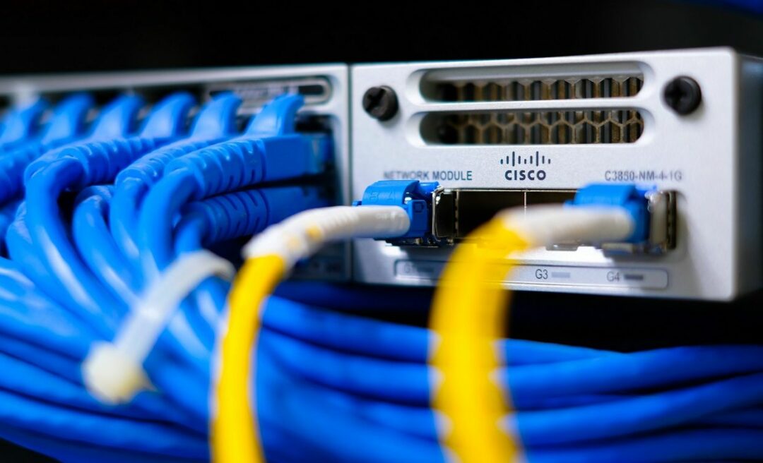 Switch vs. Router vs. Hub: What Is the Difference? - Stratus ...
