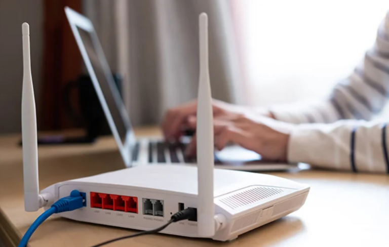 Switch vs. Router vs. Hub: What Is the Difference? - Stratus ...